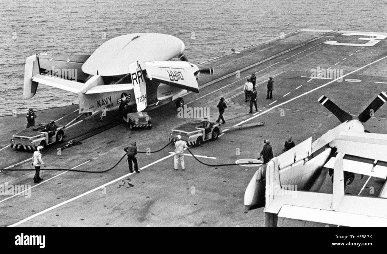 E-1B Tracer aircraft from VAW-111 squadron flies aboard USS Kearsarge ...