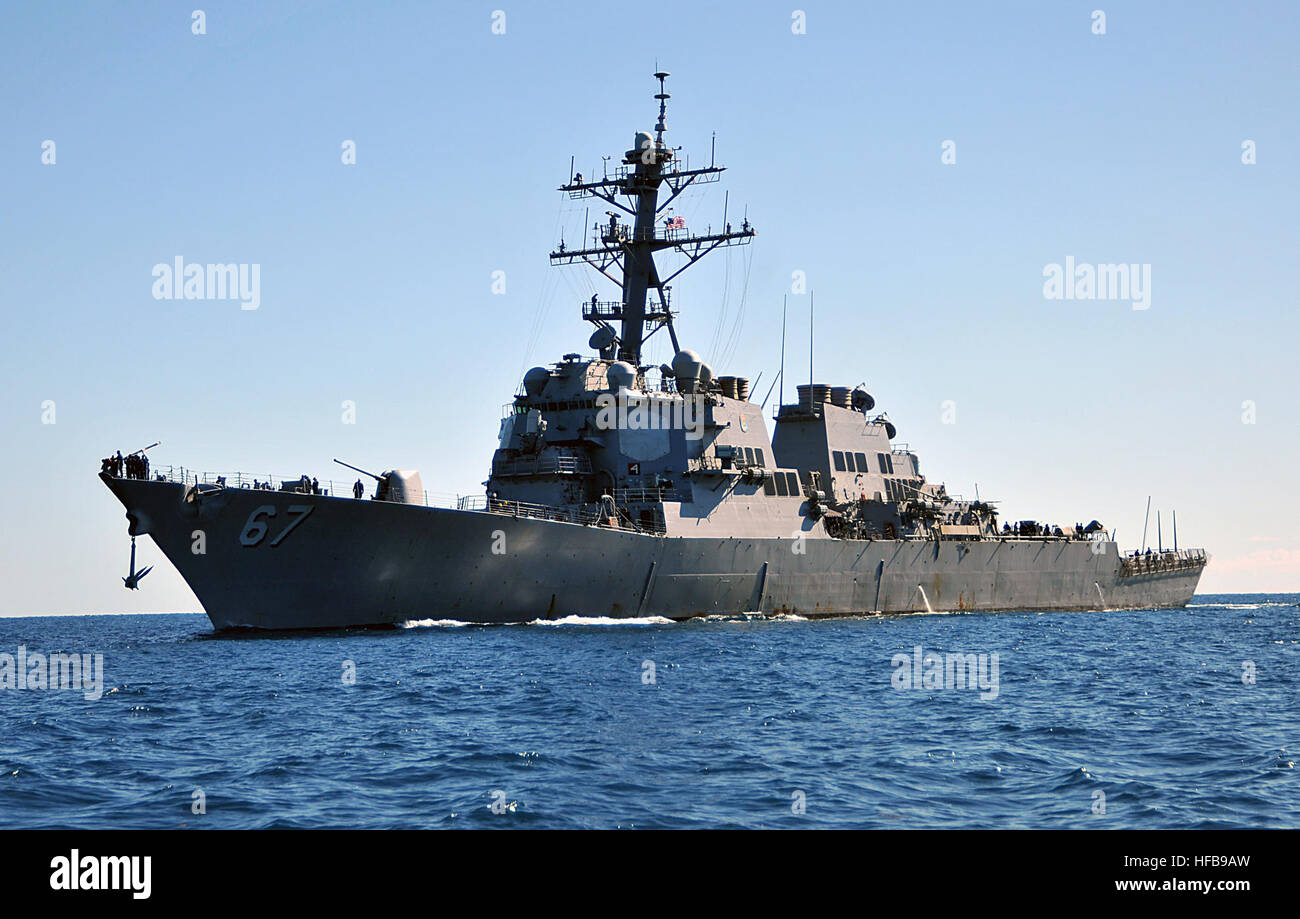 The guided missile destroyer USS Cole (DDG 67) approaches Mole Pier at ...