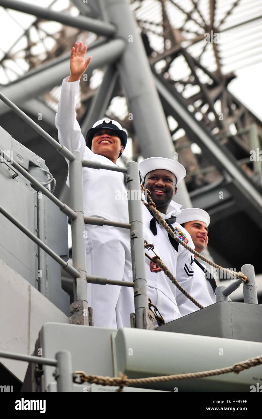 U.S. Sailors assigned to the guided missile cruiser USS Gettysburg (CG ...