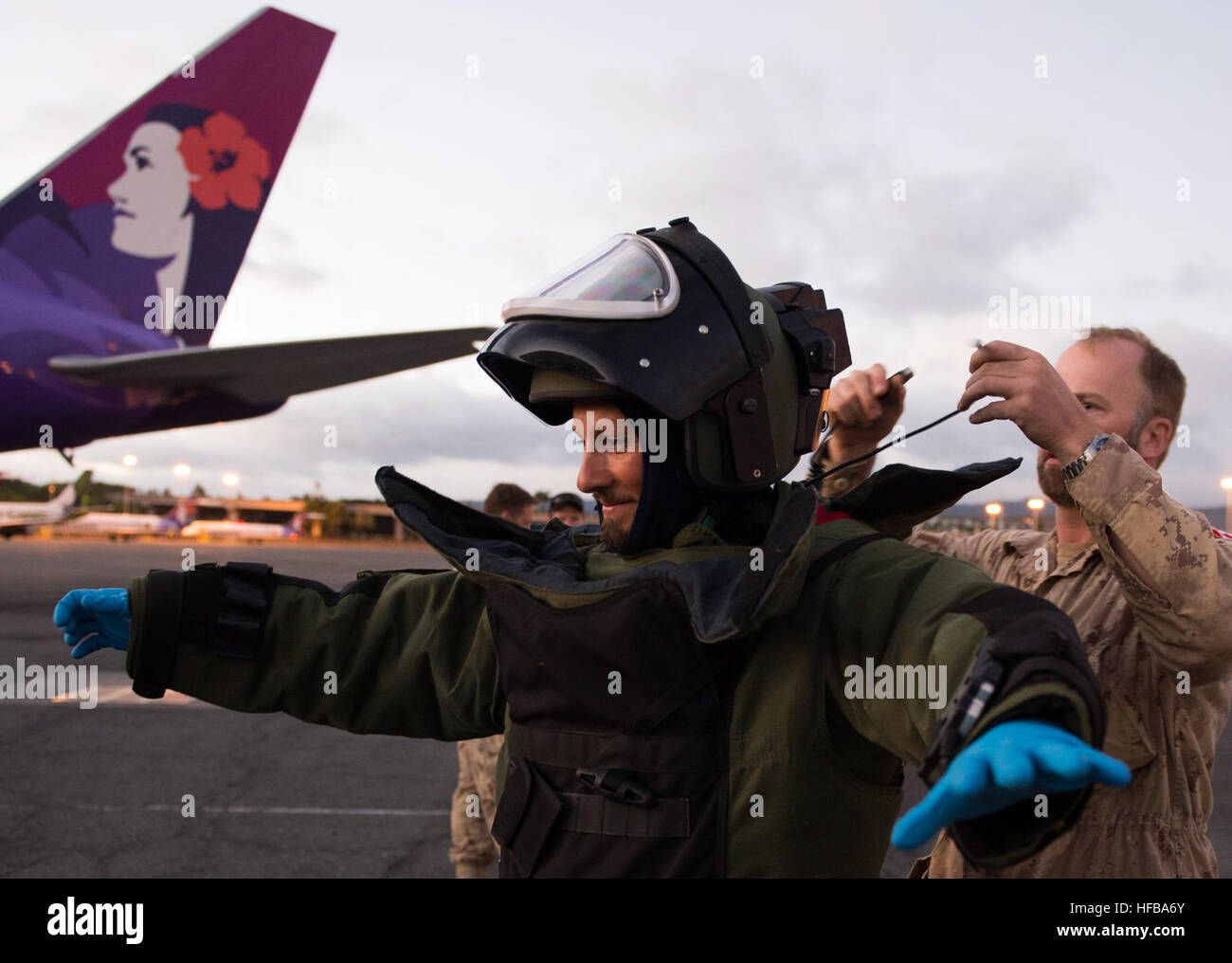 Master Seaman Kent Jones of Royal Canadian Navy Fleet Diving Unit ...