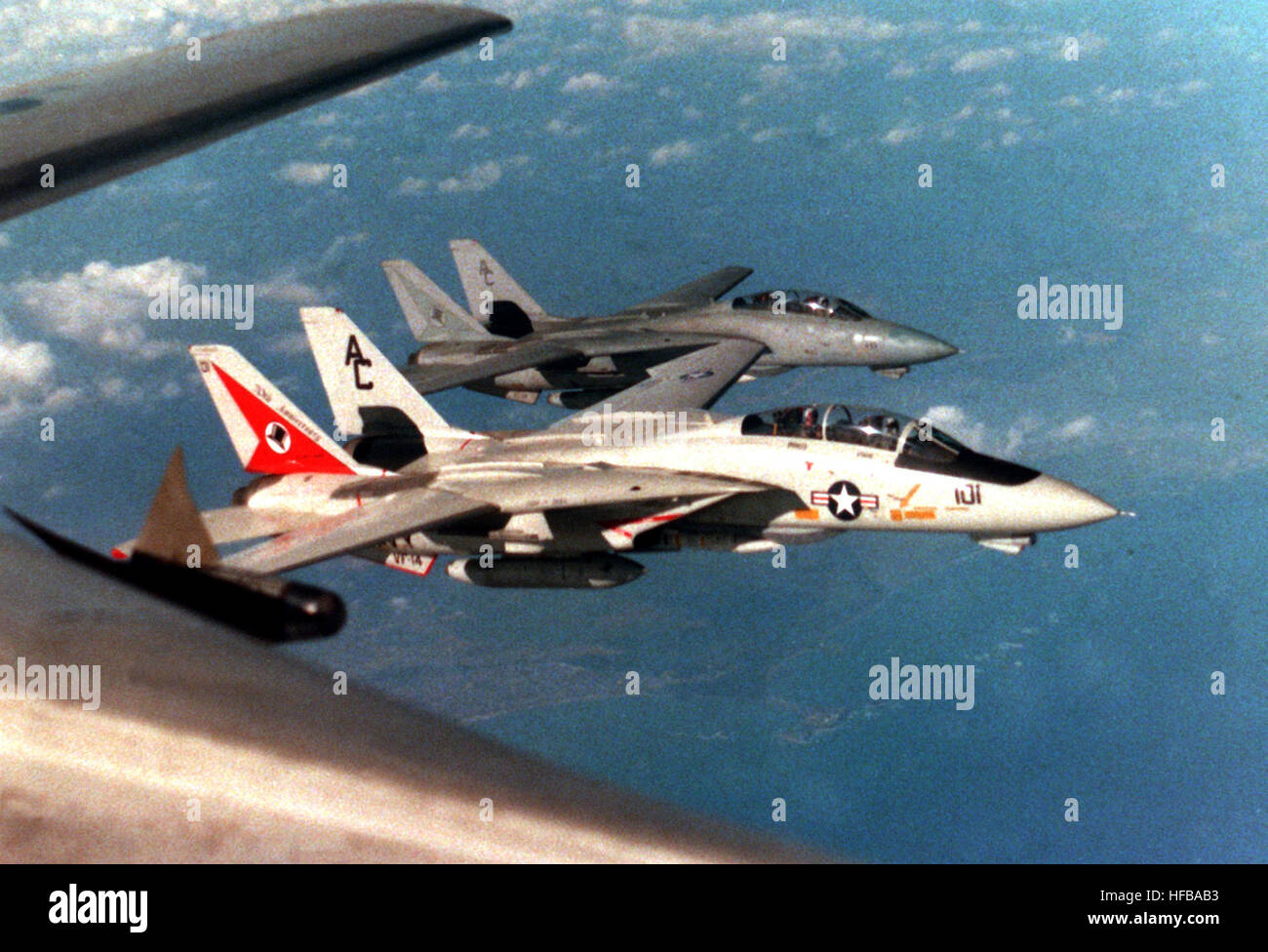 F-14A Tomcat aircraft of Fighter Squadron 14 (VF-14) fly over the Stock Photo: 129942039 - Alamy