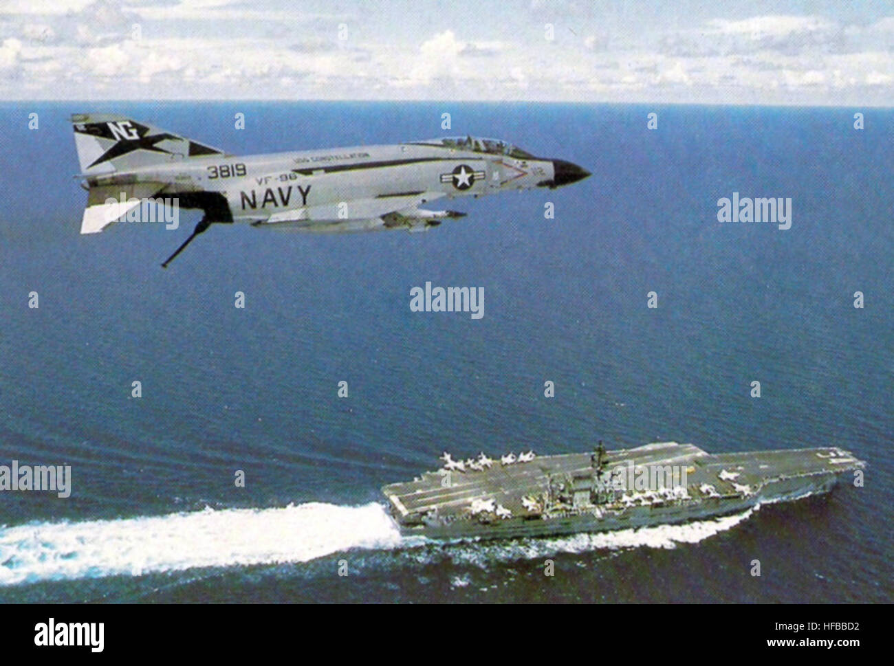 Uss constellation cva 64 hi-res stock photography and images - Alamy