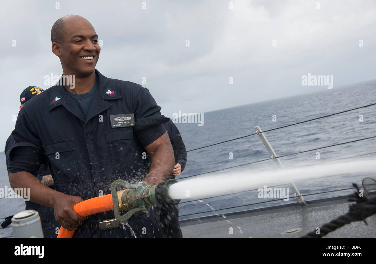 160528-N-FQ994-035 MEDITERRANEAN SEA (May 28, 2016) Boatswain's Mate ...