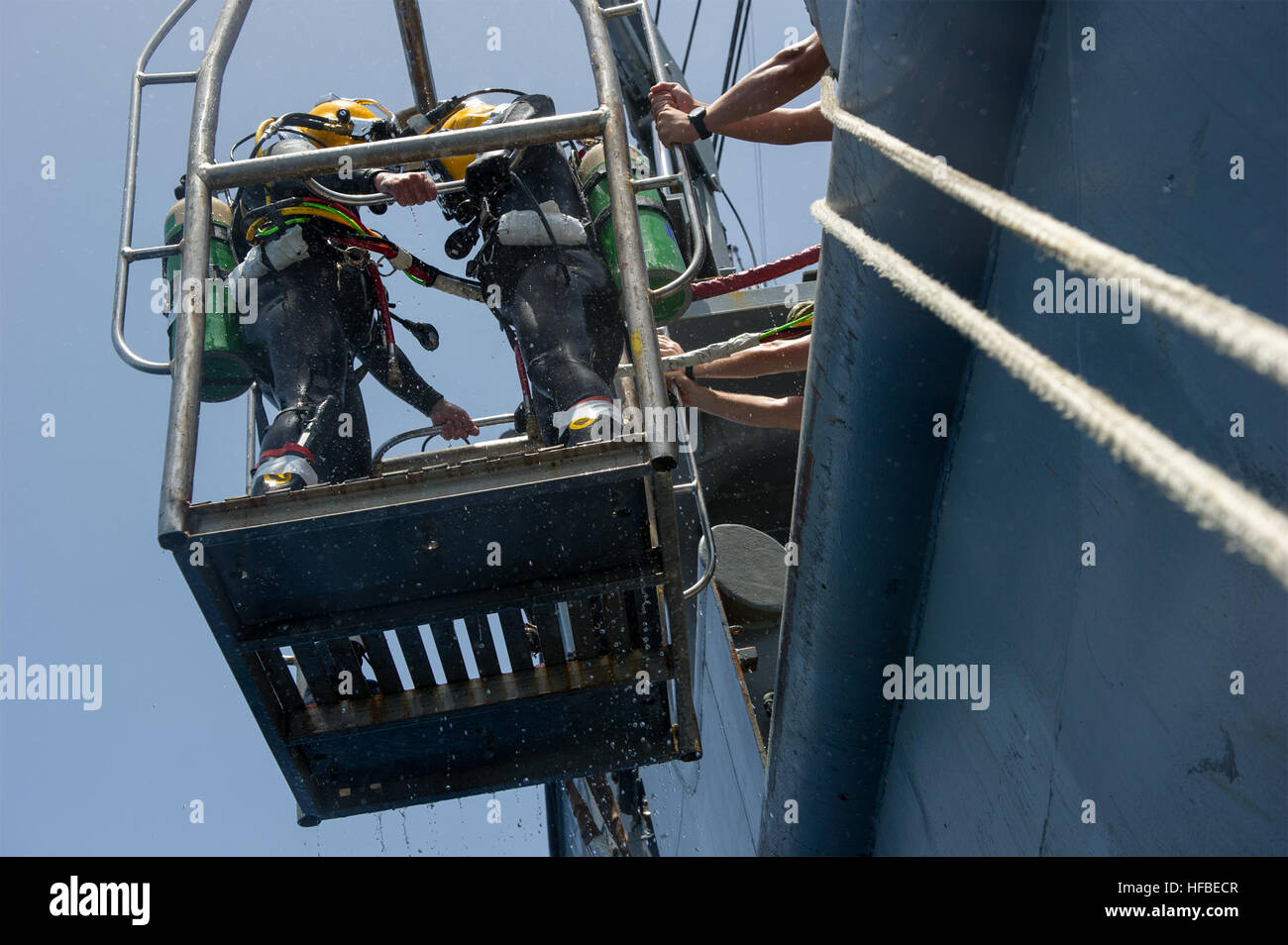 Chief navy diver kenneth mcmillion hi-res stock photography and images ...