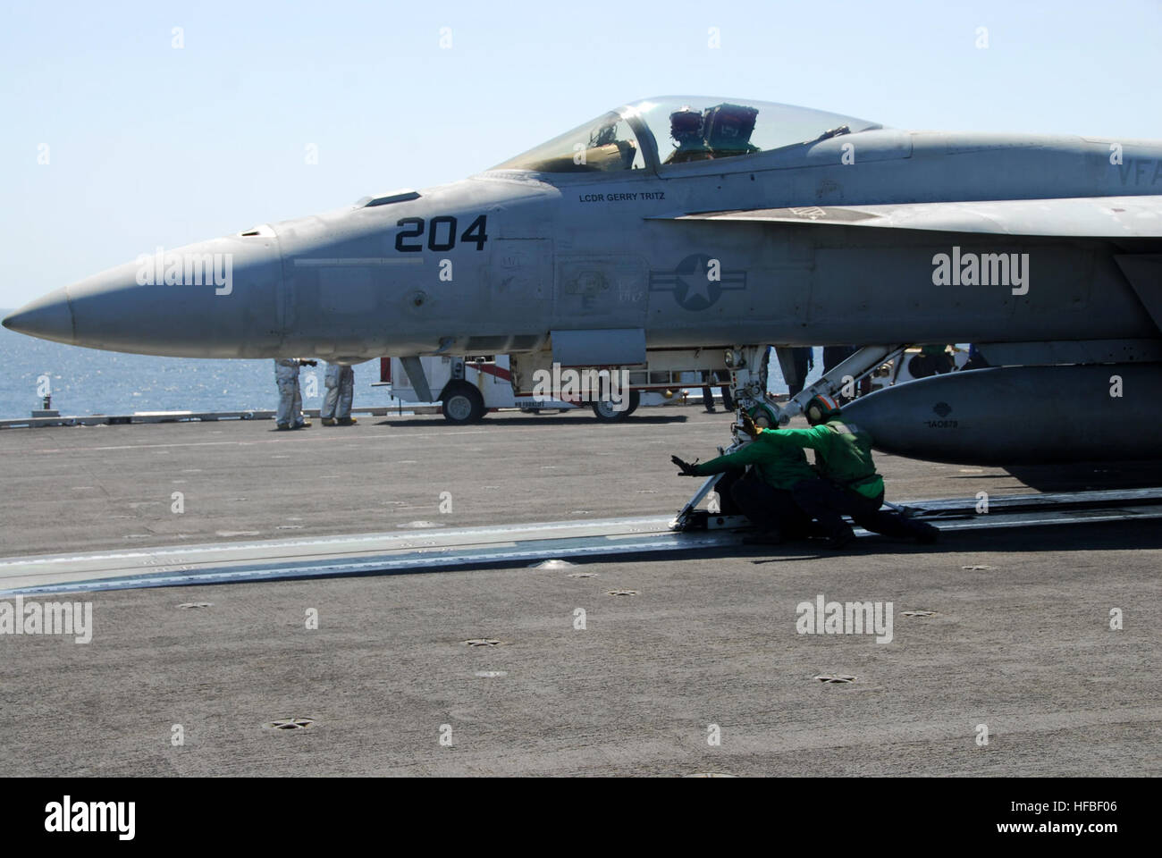 111022-N-KF029-065 PACIFIC OCEAN (Oct. 22, 2011) An F/A-18E Super ...