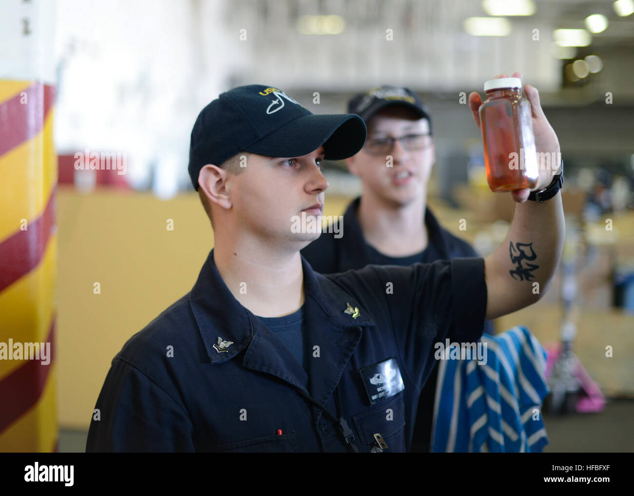 U s navy machinists mate nicholas hi-res stock photography and images ...