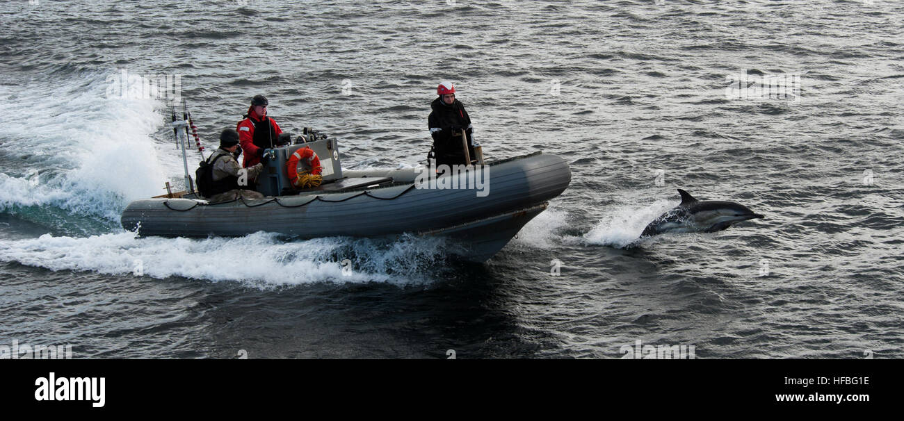 ATLANTIC OCEAN (Oct. 6, 2012) Boatswain’s Mate 2nd Class Ryan Beaton ...