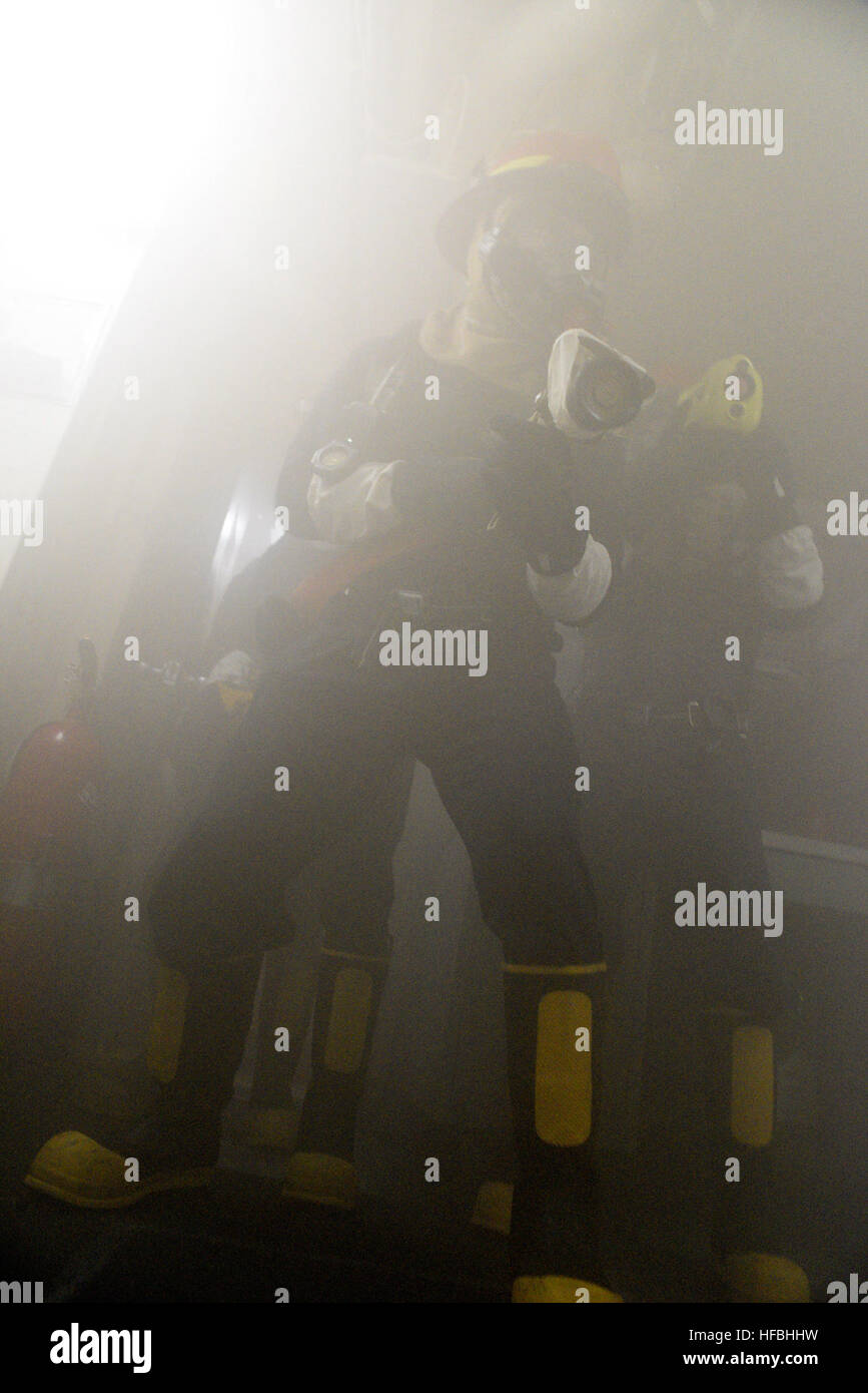 Naval firefighting thermal imager nfti hi-res stock photography and ...