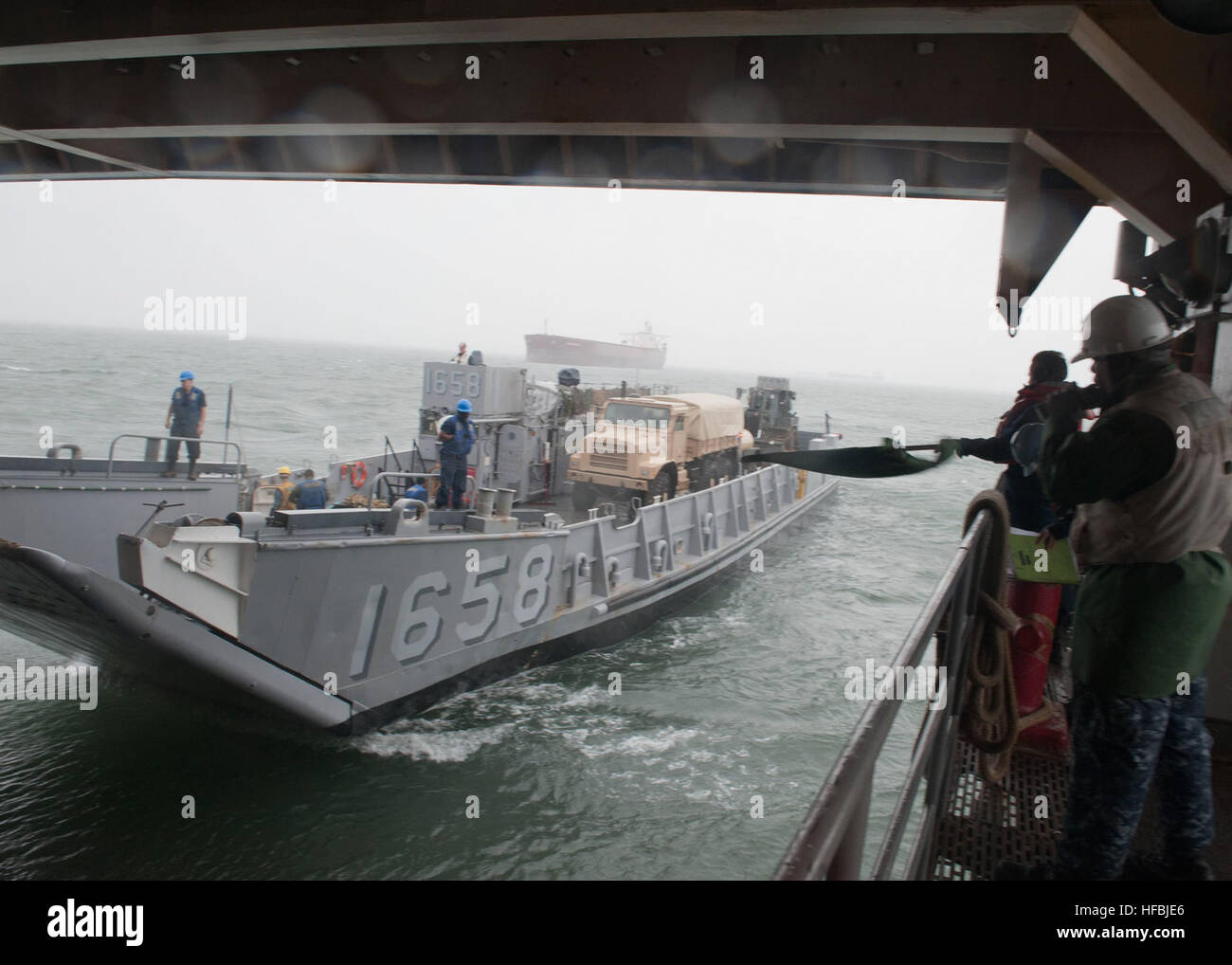 Usmc uss gunston hall lsd 44 hi-res stock photography and images - Alamy