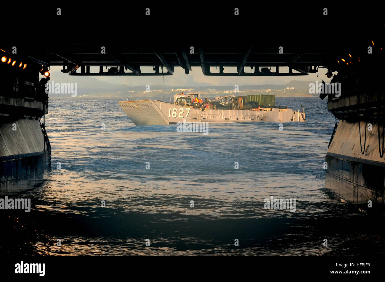 110930-N-WA347-039 PHILIPPINE SEA (Sept. 30, 2011) Landing Craft ...