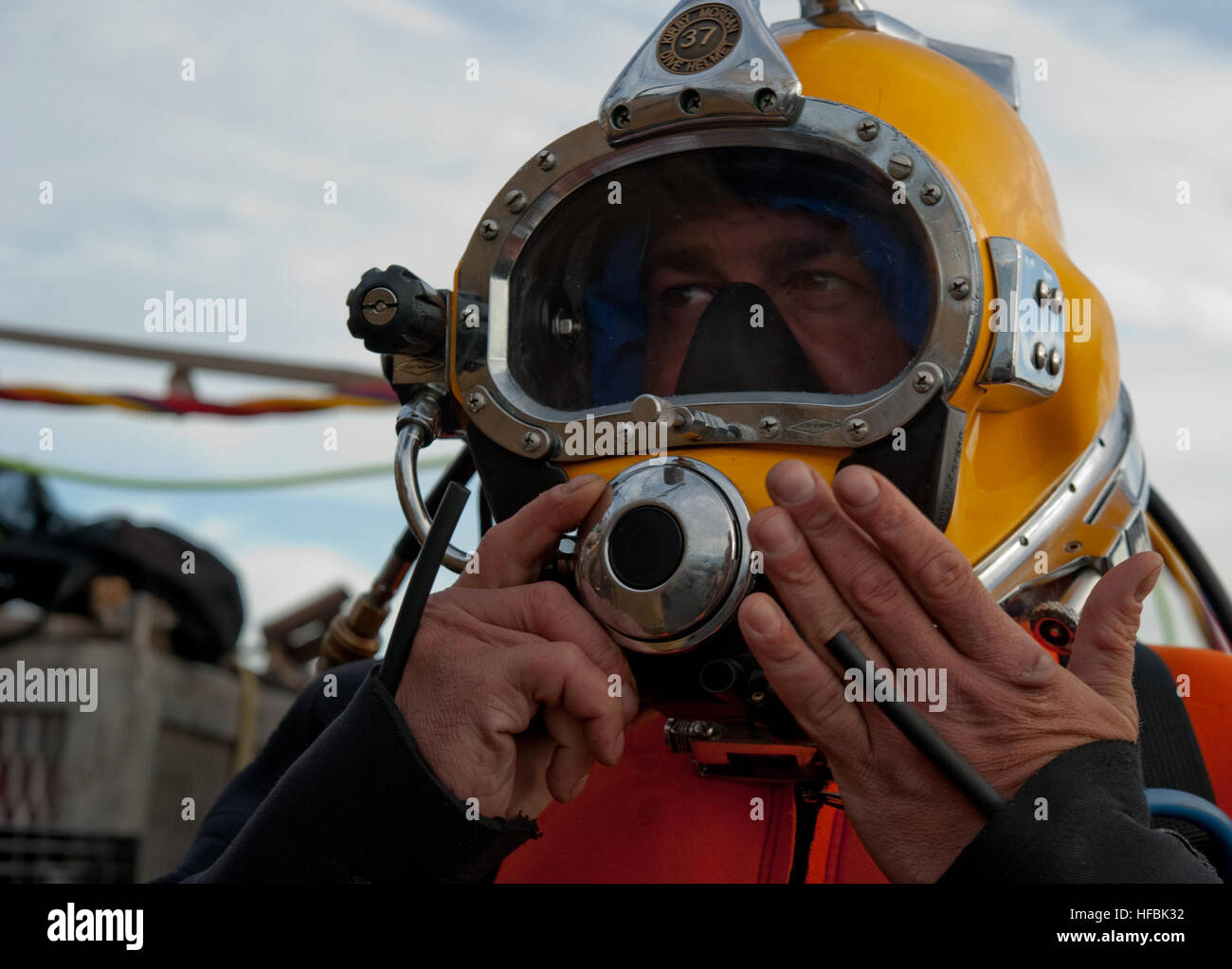 120709-N-OT964-078 LONGUE POINTE DE MINGAN, Quebec (July 9, 2012) Navy ...