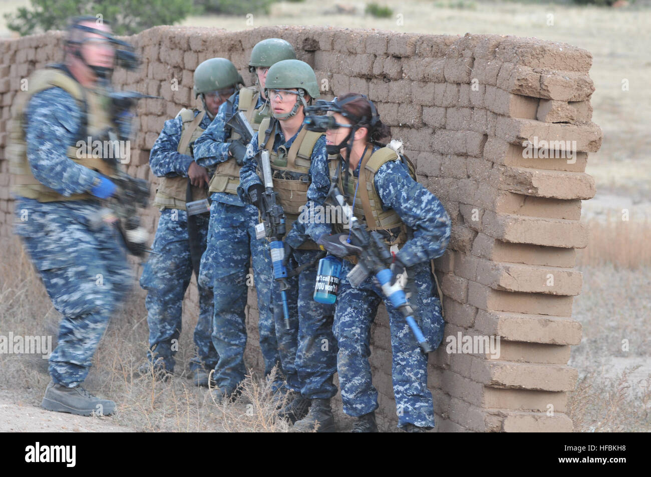 FORT CARSON, Colo. (Oct. 10, 2012) Reserve Sailors assigned to ...