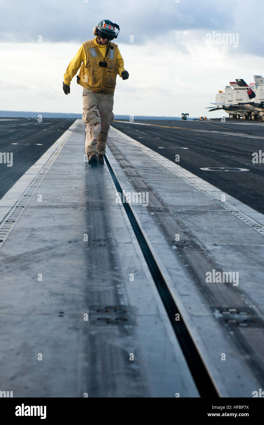 Catapult tracks hi-res stock photography and images - Alamy