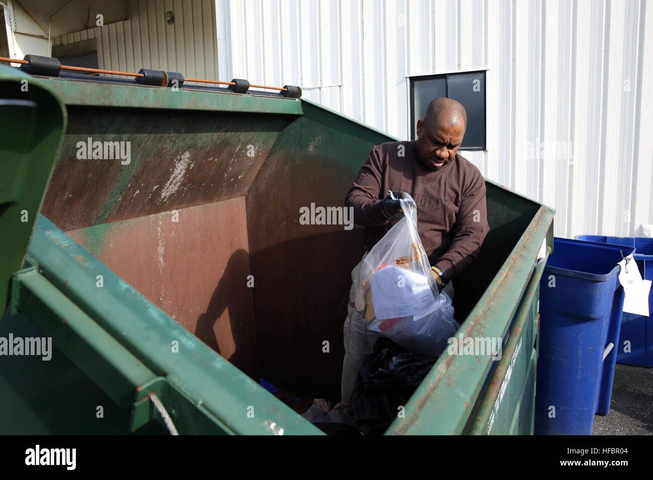 150421-N-DC740-016 OAK HARBOR, Wash. (April 21, 2015) Cmdr. Rodney Moss ...