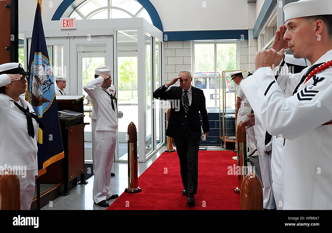 Uss triton bell dedication ceremony recruit training command nav hi-res ...