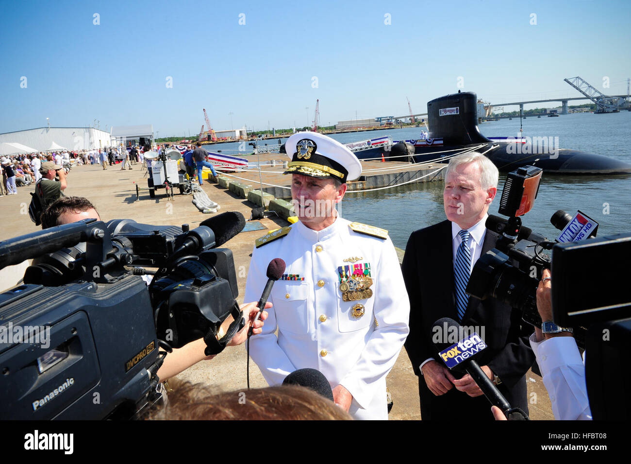 The honorable ray mabus and the chief of naval operations hi-res stock ...