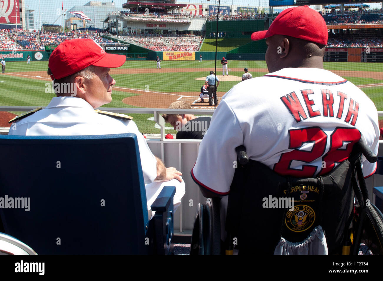 Admiral james a winnefeld hi-res stock photography and images - Alamy