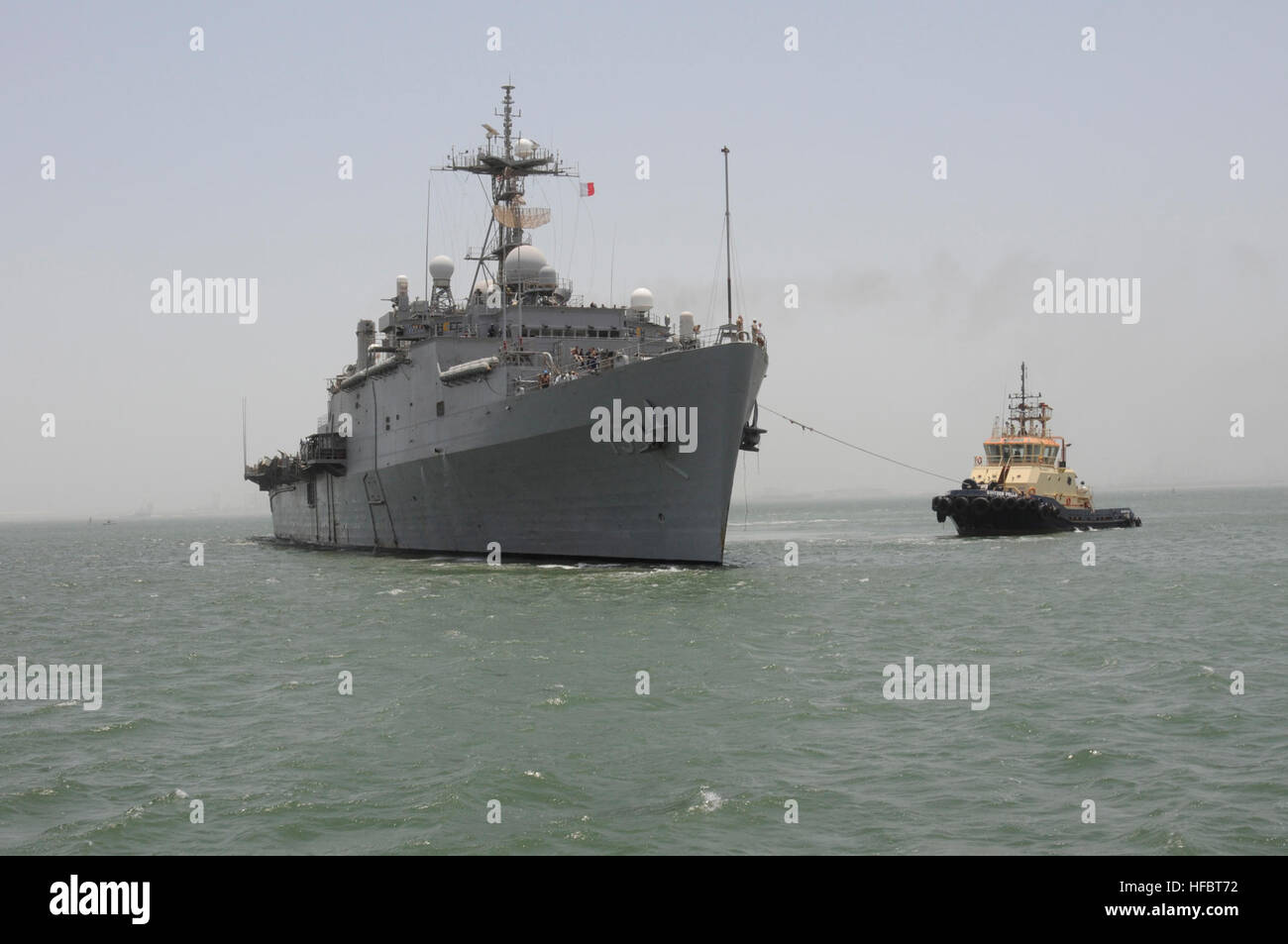 120704-N-UM570-051 MINA SALMAN PORT, Bahrain (July 6, 2012) Tugboats ...