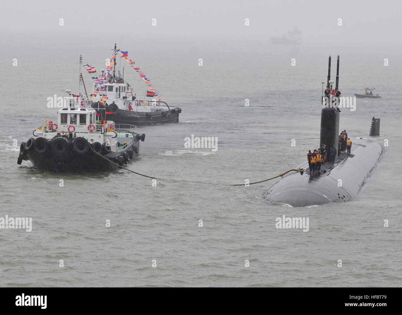 110728-N-CO162-076 SUBIC BAY, Philippines (July 28, 2011) Tug boats ...
