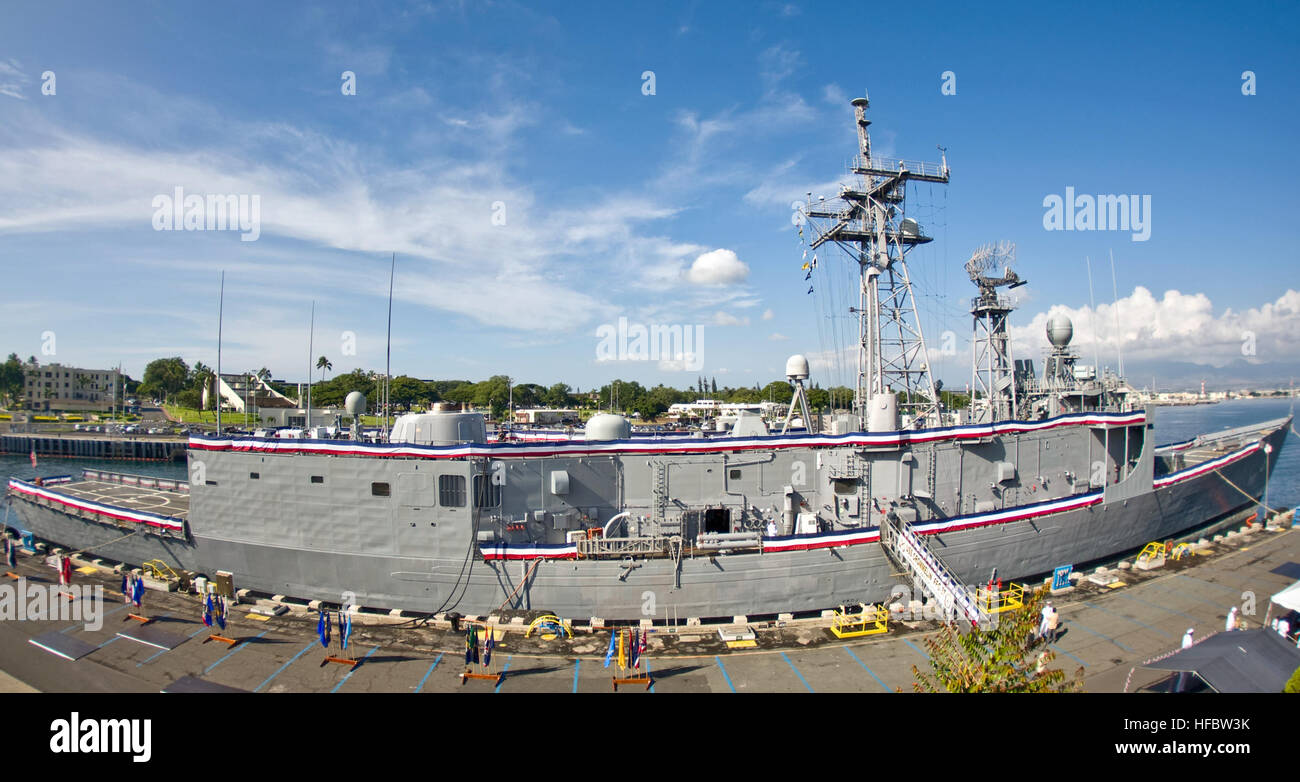 PEARL HARBOR (Oct. 26, 2012) The guided-missile frigate USS Crommelin ...