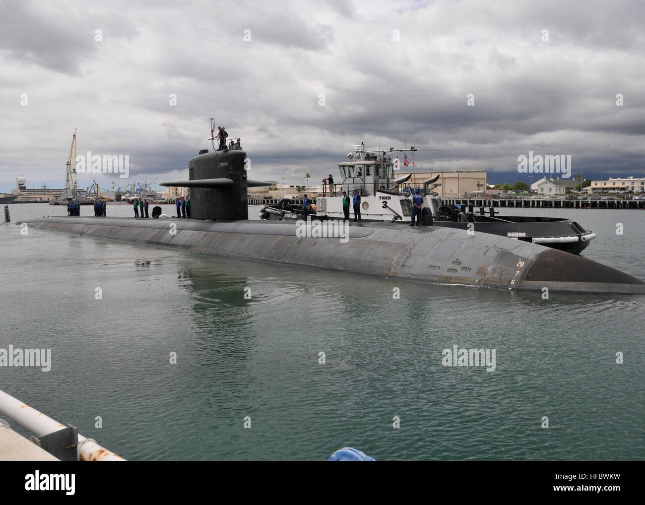 Los angeles class submarine uss key west ssn 722 departs joint hi-res ...