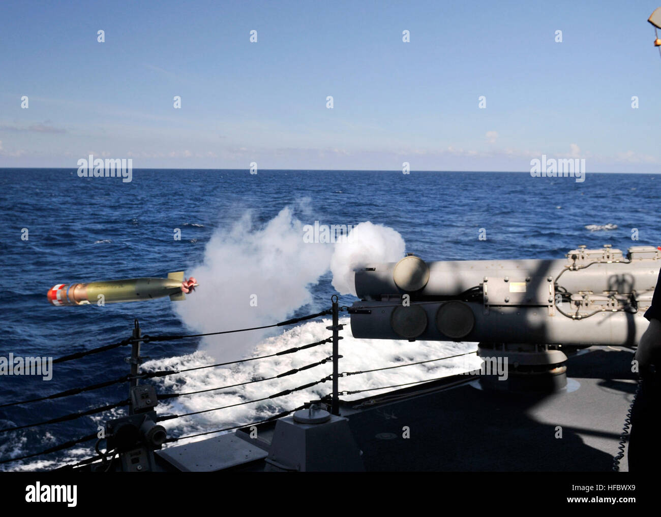 090805-N-2638R-001 PACIFIC OCEAN (Aug. 5, 2009) A MK-46 recoverable ...