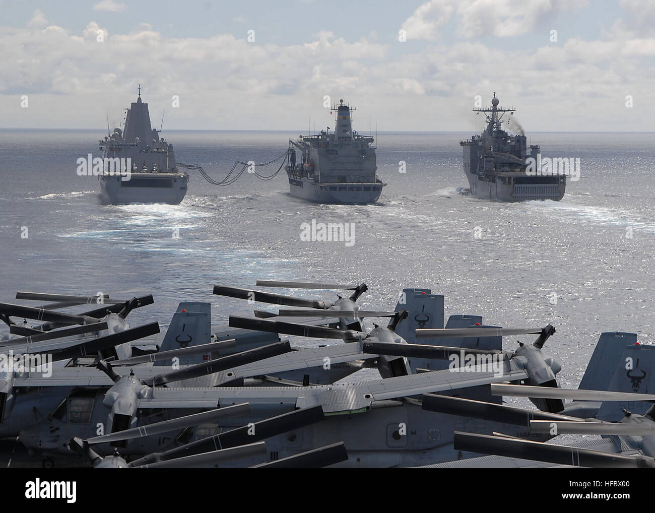 USS New York (LPD 21) and USS Gunston Hall (LSD 44) conduct ...
