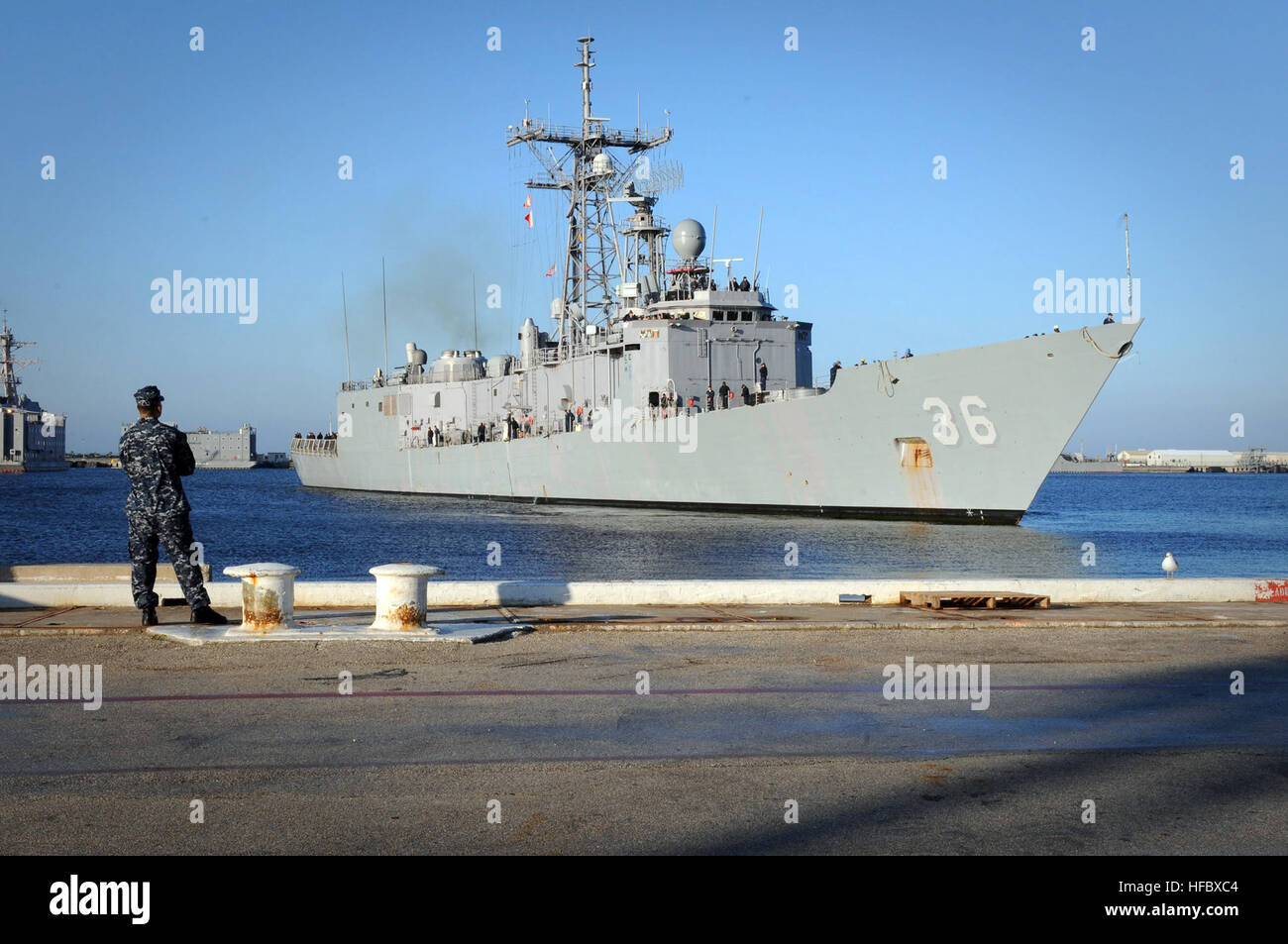 MAYPORT, Fla. (Feb. 9, 2010) The guided-missile frigate USS Underwood ...