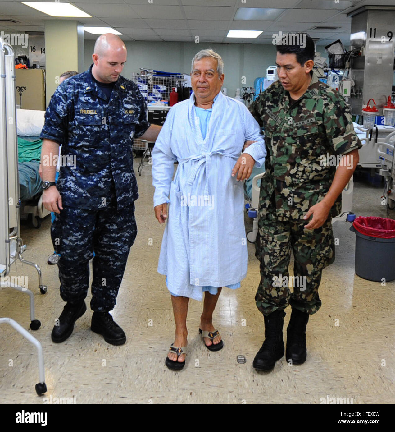 Air force doctor and nurse hi-res stock photography and images - Alamy