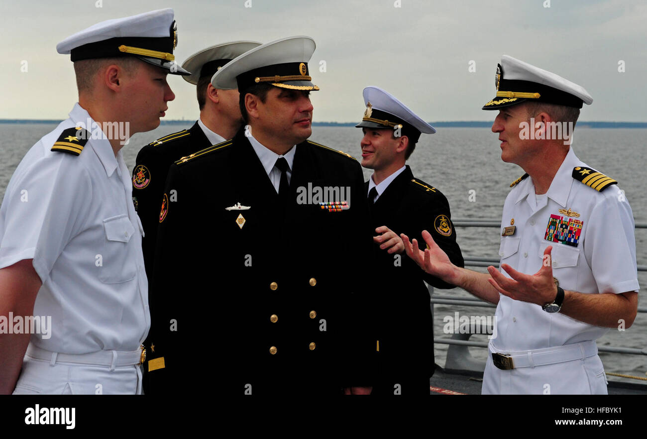 Capt kevin hill commanding officer hi-res stock photography and images ...