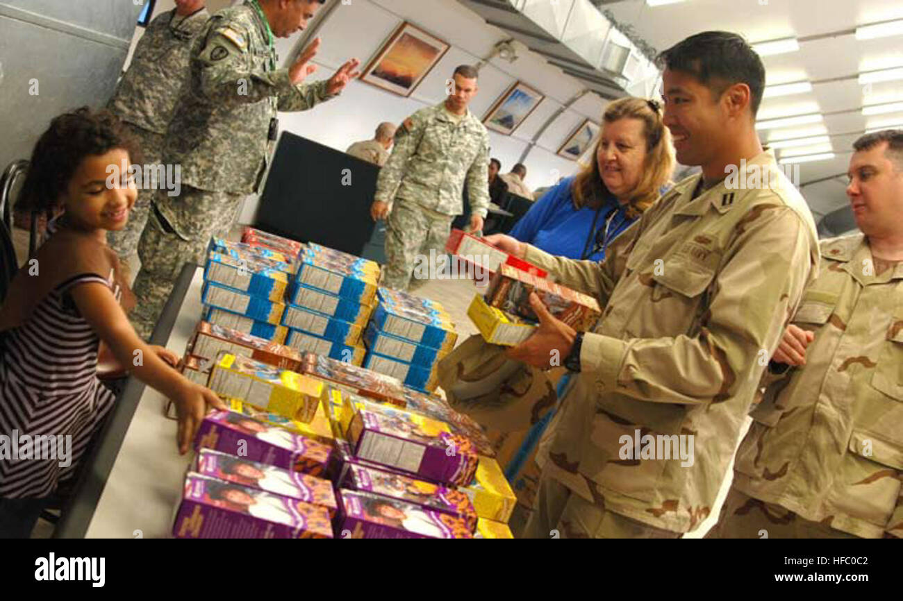 GIs buy Girl Scout cookies, in Guantanamo Stock Photo - Alamy