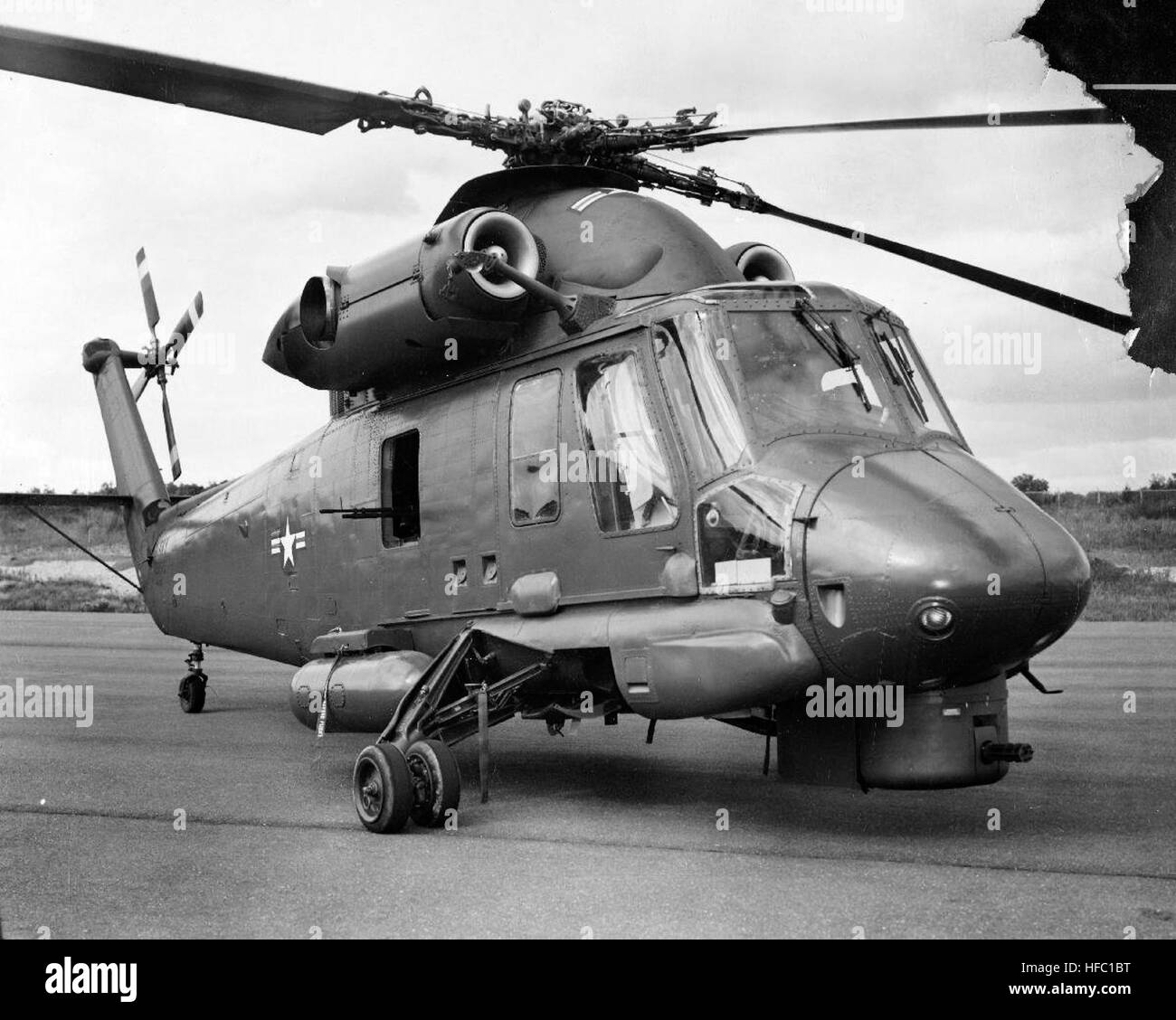 Helicopter shown in flight hi-res stock photography and images - Alamy