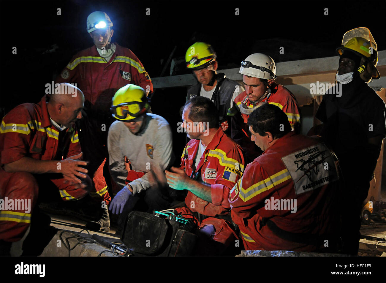Woman rescue haiti 2010 earthquake High Resolution Stock Photography ...