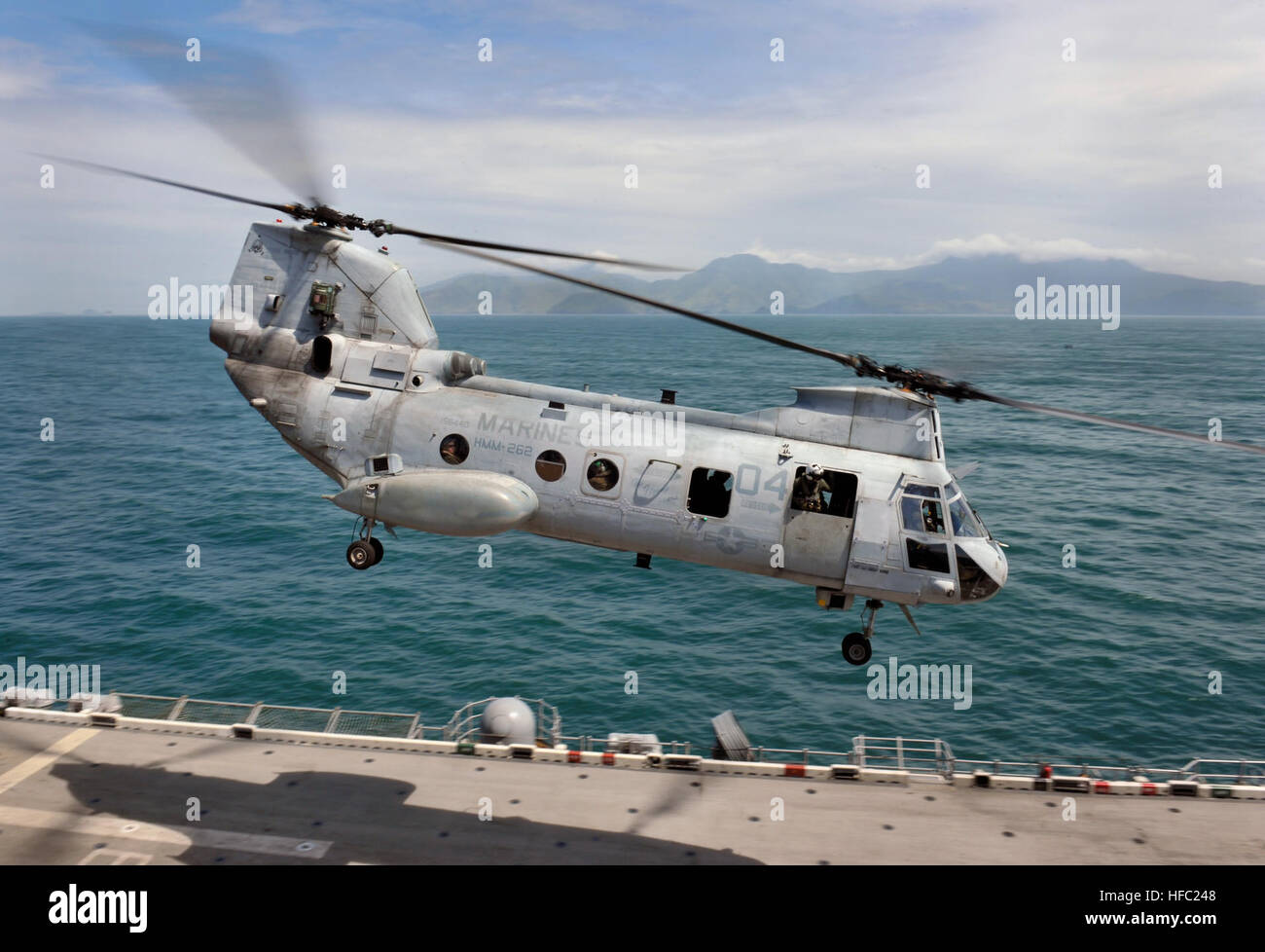 A CH-46 Sea Knight helicopter assigned to the Flying Tigers of Marine ...