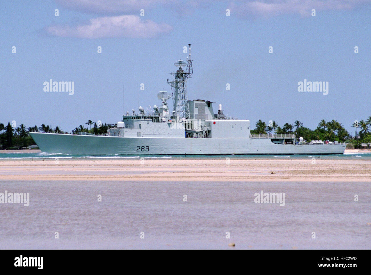 HMCS Algonquin (DDG 283) at Pearl Harbor 2000 Stock Photo - Alamy