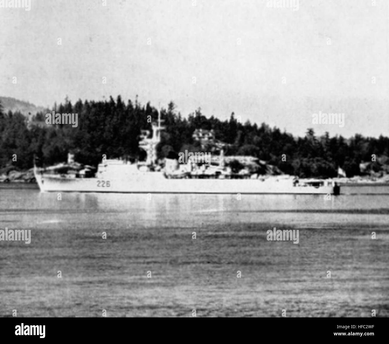 HMCS Crescent (DDE 226) underway in 1958 Stock Photo - Alamy