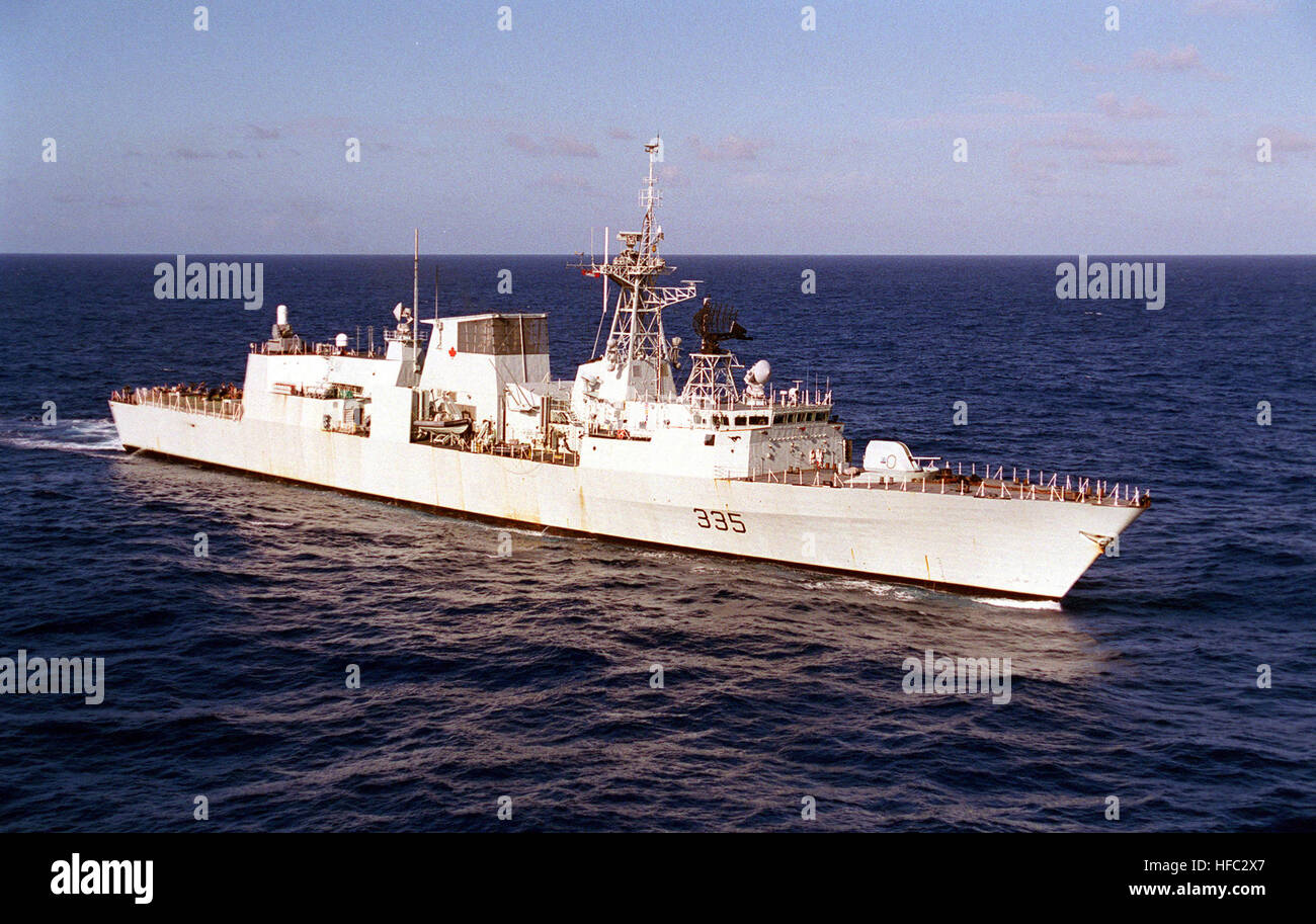 HMCS Calgary (FFH 335) steams slowly through the Pacific Ocean where ...