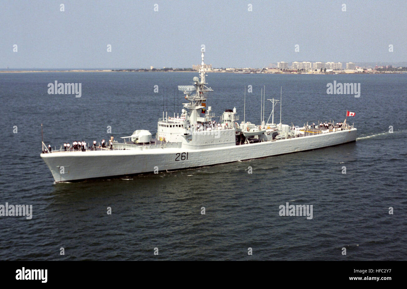 HMCS Mackenzie (DDE 261) off San Diego 1992 Stock Photo - Alamy