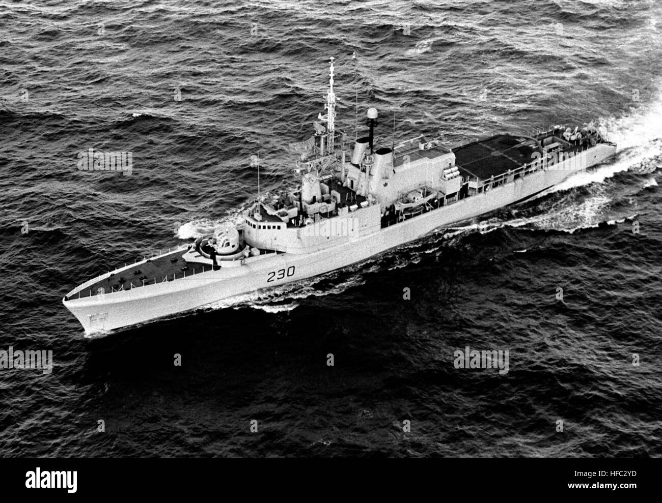 HMCS Margaree (DDH 230) underway in 1990 Stock Photo - Alamy