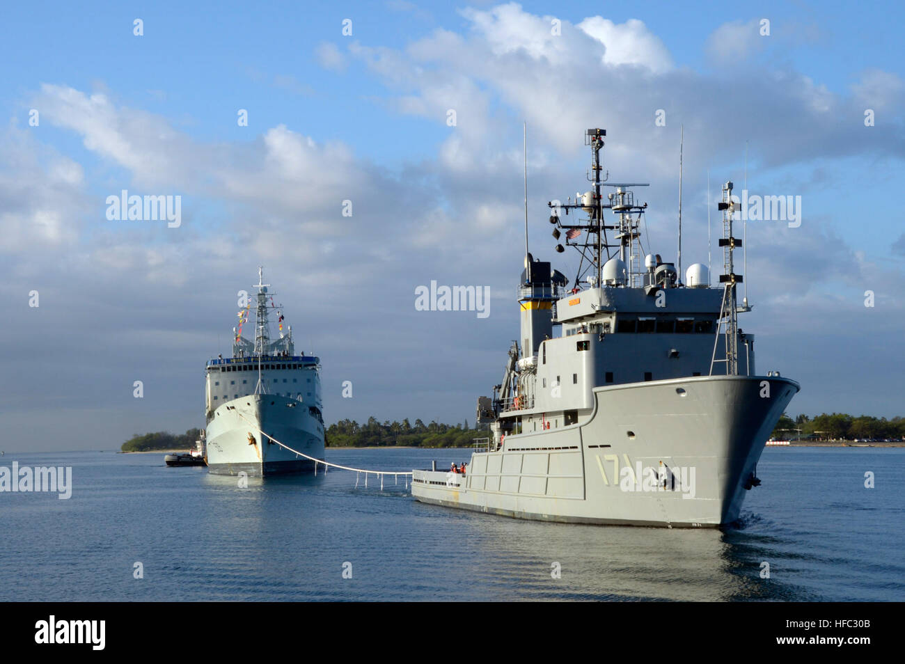 Canadian support ship HMAS Success (AOR 304) and amphibious ship HMAS ...