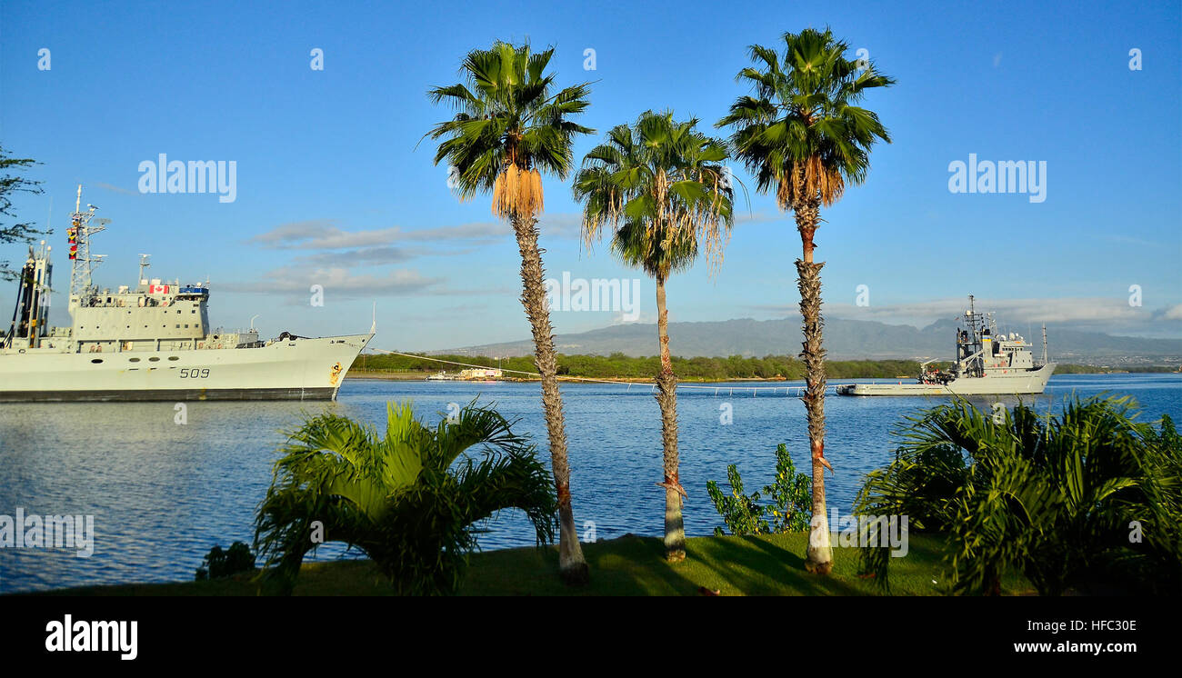 The U.S. Navy fleet ocean tug USNS Sioux (T-ATF 171) tows the Royal ...