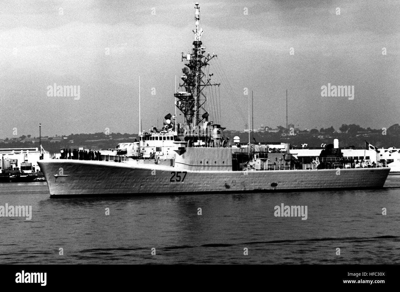 A port beam view of the Canadian frigate HMCS RESTIGOUCHE (DD 257 ...