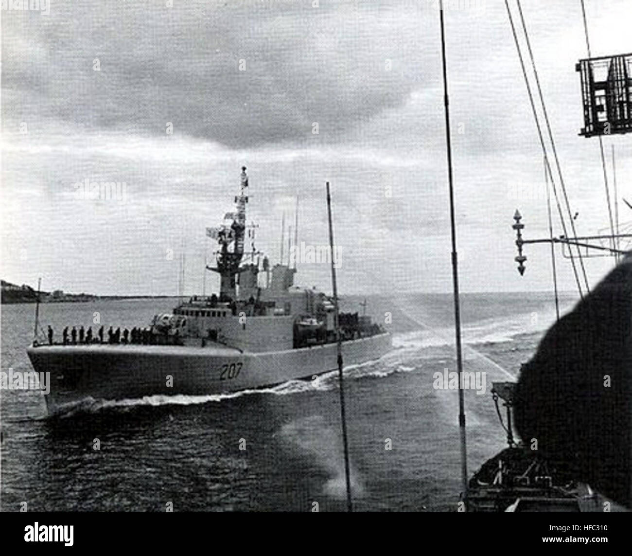 HMCS Skeena (DDH 207) off Lisbon in 1972 Stock Photo - Alamy
