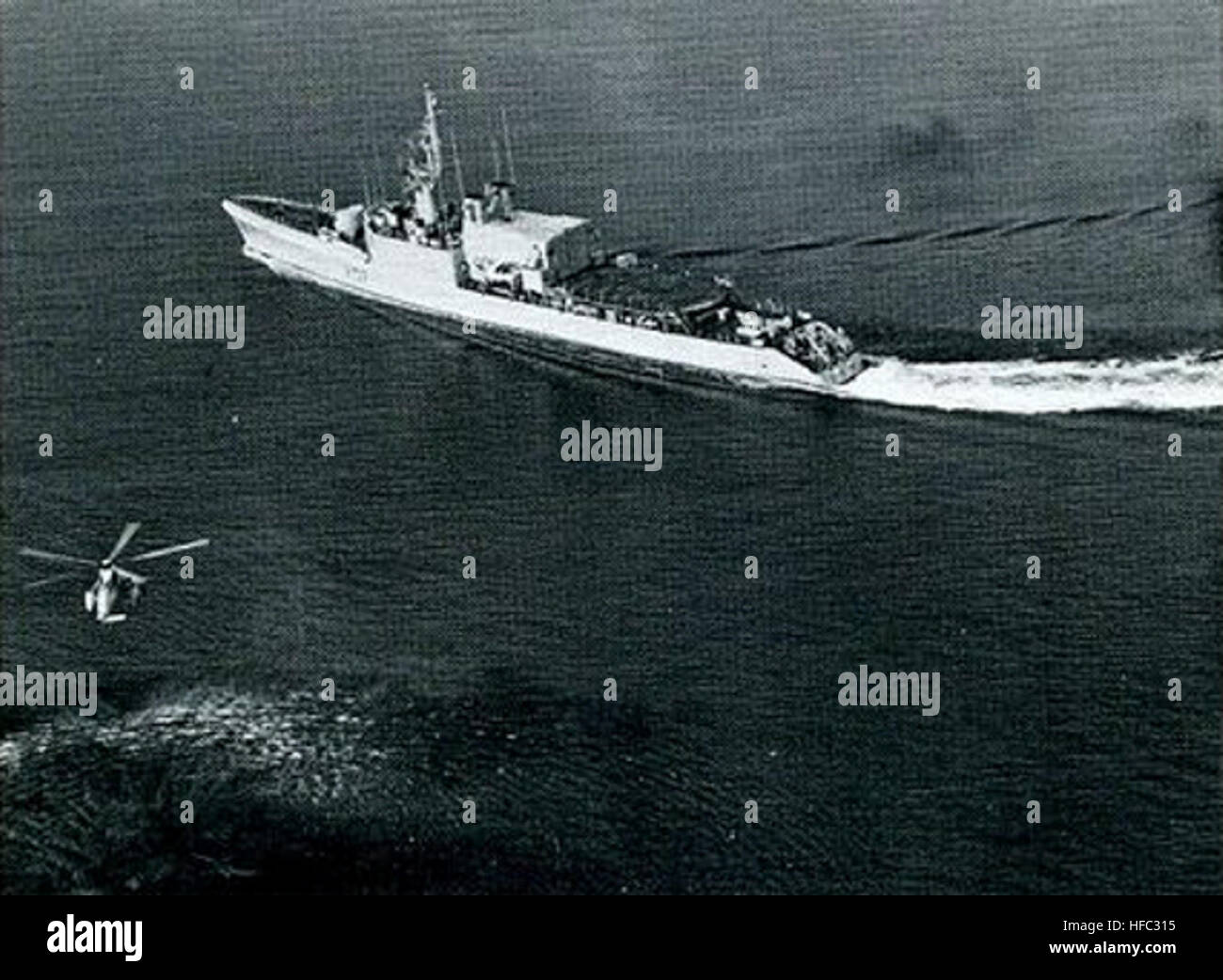 HMCS Skeena (DDH 207) underway at sea in 1972 Stock Photo - Alamy