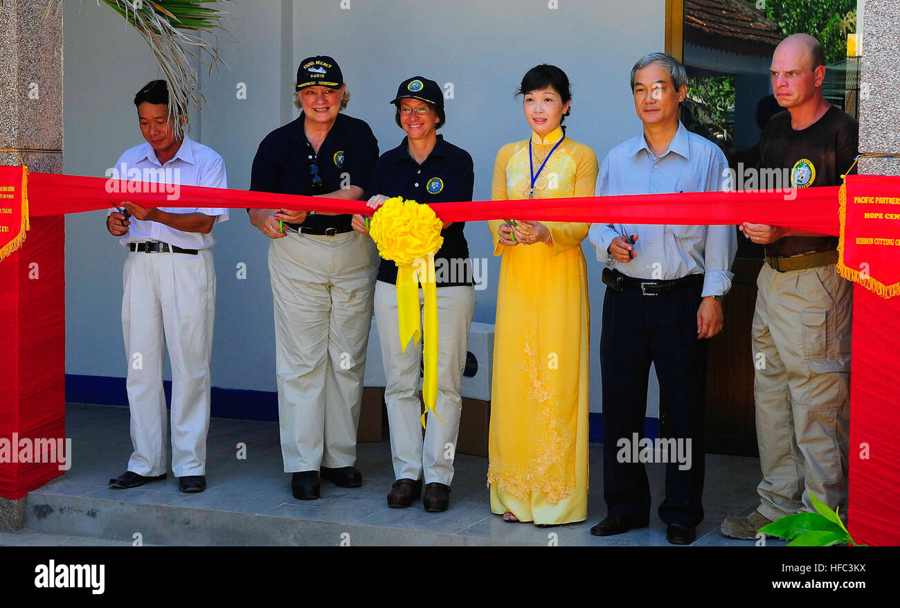 Commander of Pacific Partnership 2010, Capt. Lisa M. Franchetti, and ...