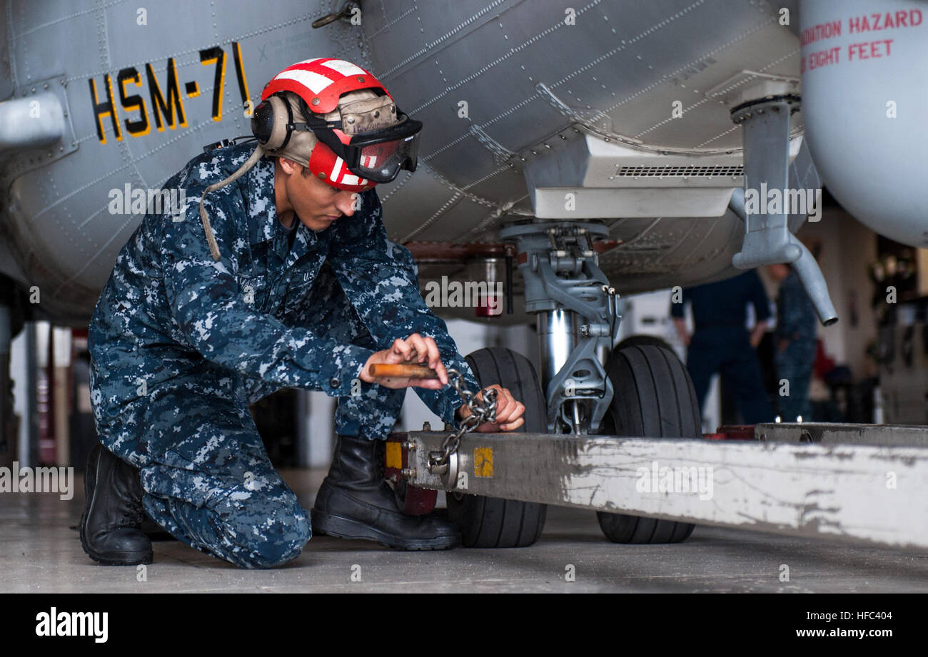 Aviation Structural Mechanic Airman Apprentice Andrew Martinez ...