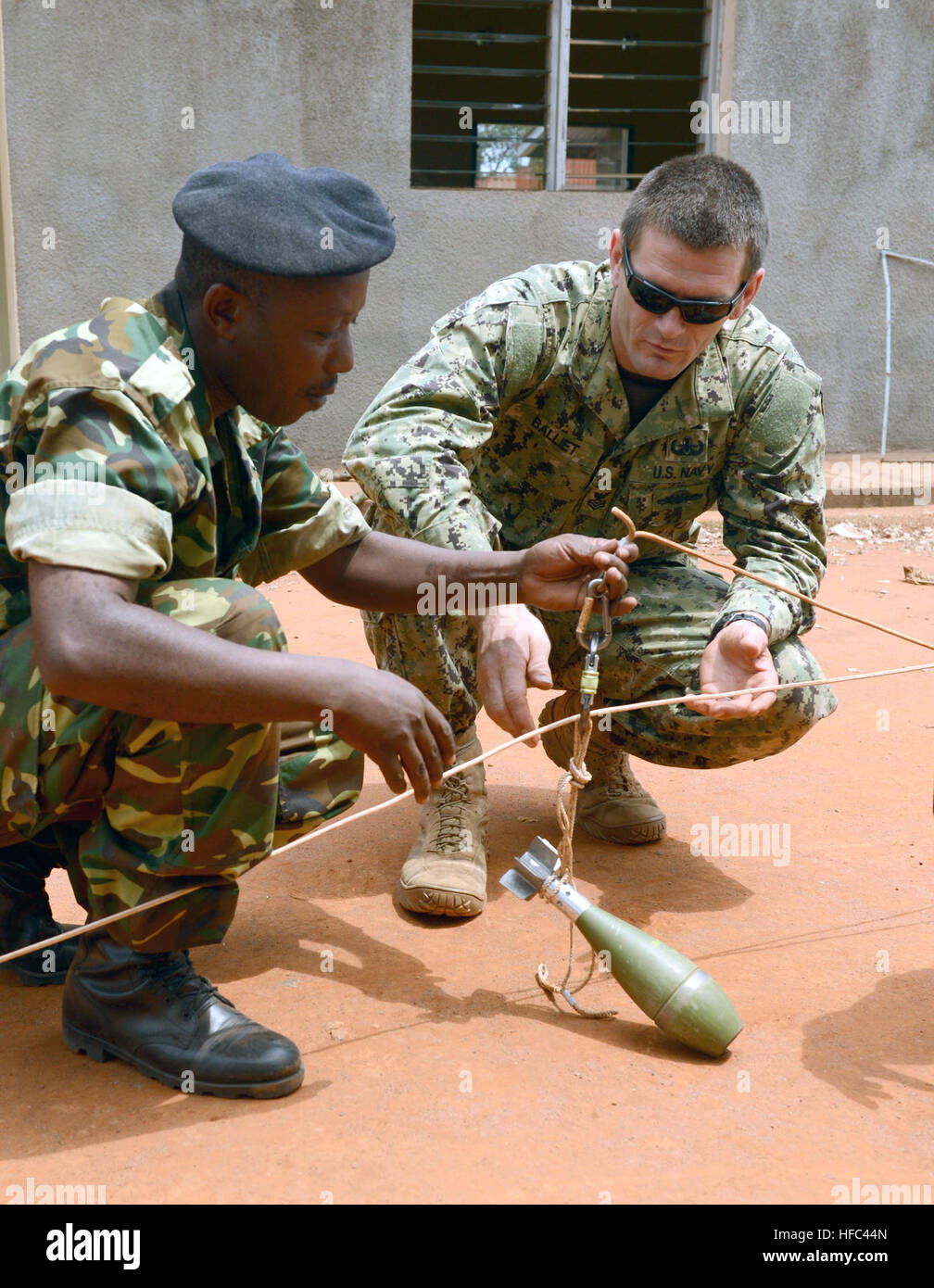 A Burundi National Defense Force soldier and U.S. Navy Petty Officer ...