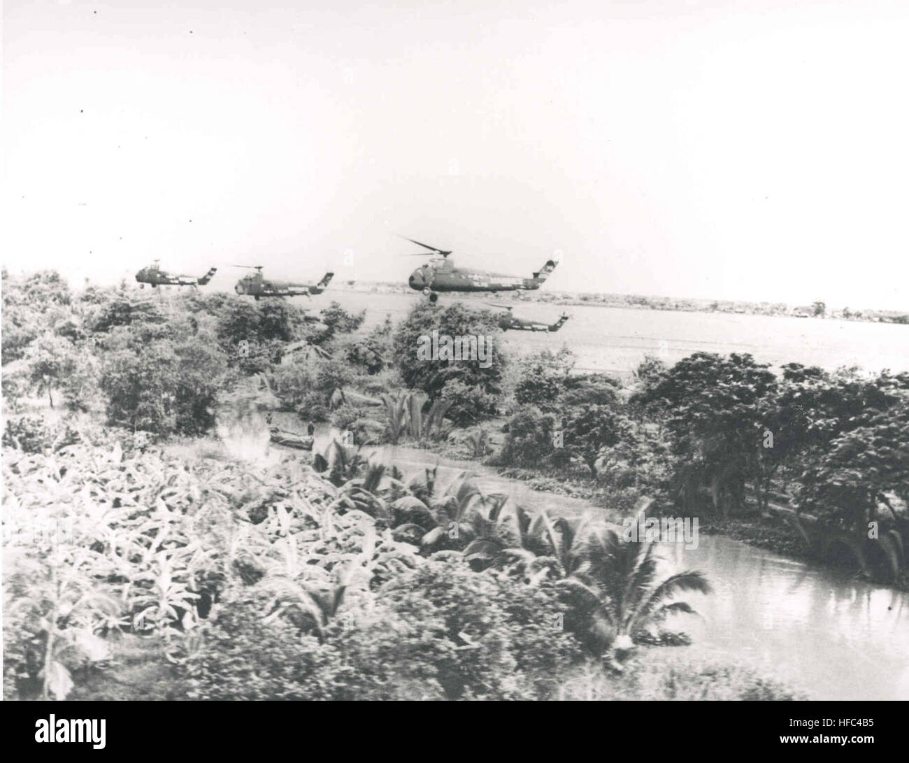 HUS-1s HMM-362 in flight Vietnam 1962 Stock Photo - Alamy