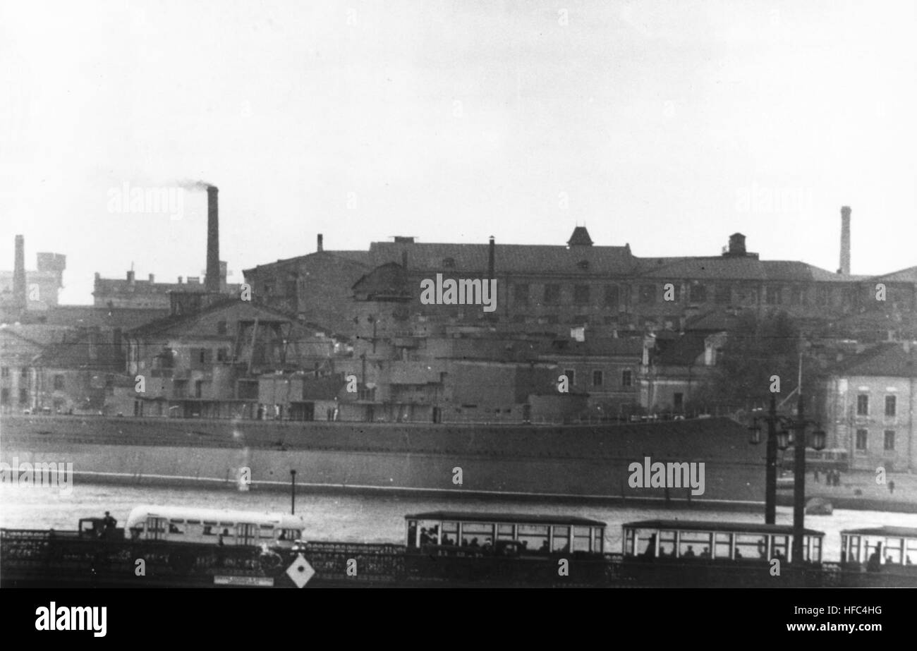Incomplete Soviet cruiser Tallinn at Leningrad c1949 Stock Photo - Alamy