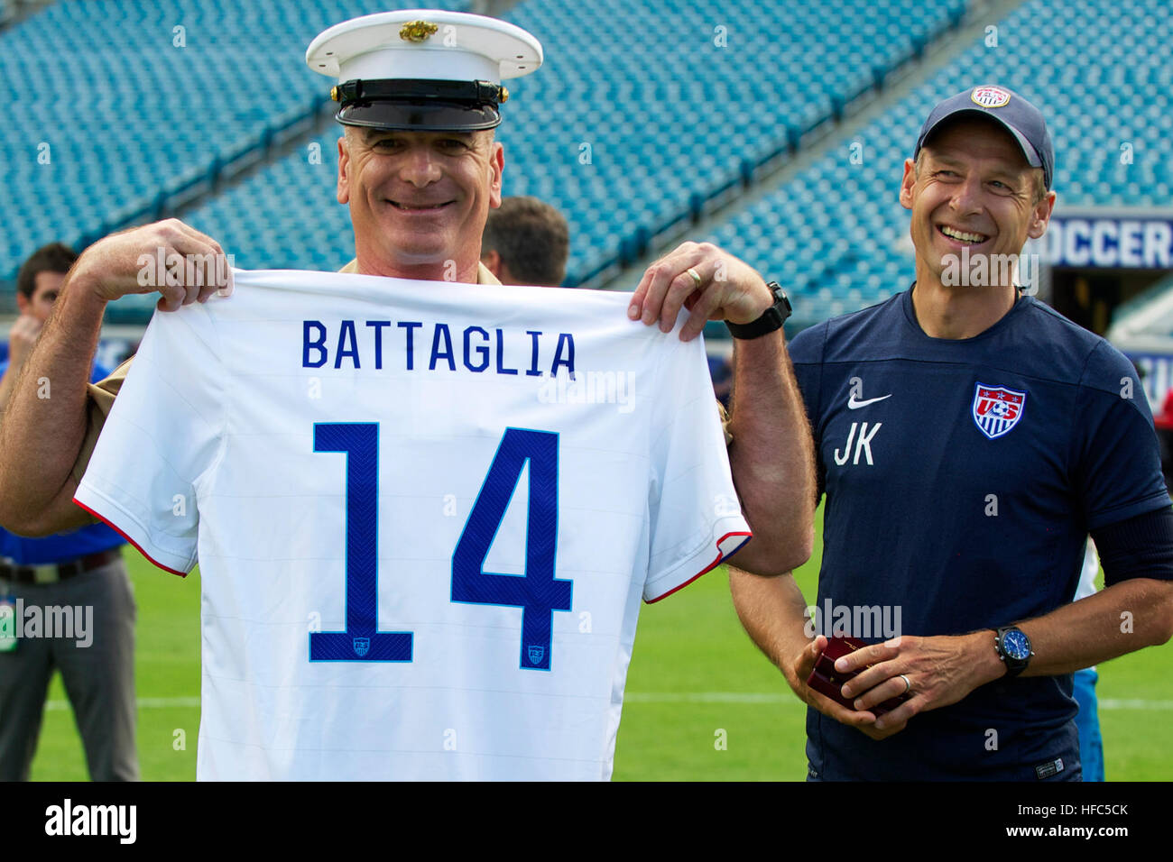J%%%%%%%%C3%%%%%%%%BCrgen Klinsmann with Sgt. Maj. Bryan B. Battaglia ...